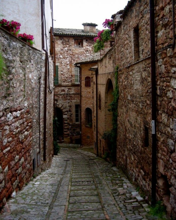 Spello – A Beautiful Walled, Ancient Town in Italy - Journey the Planet