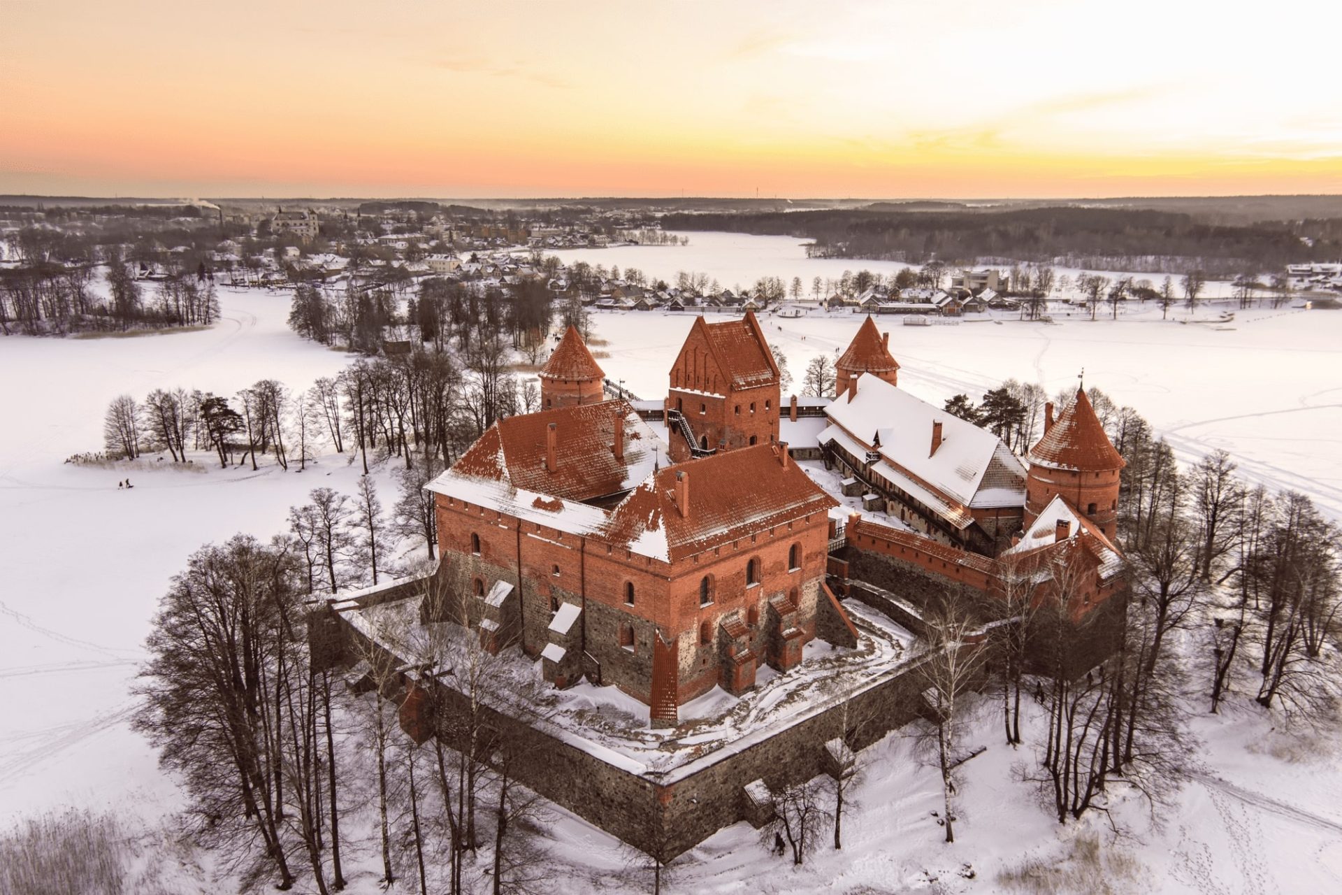 Visit The Fairy Tale Castle Of Trakai Island, Lithuania - Journey the ...